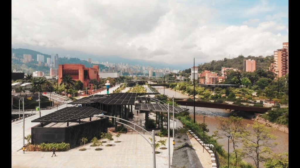 Naturaleza Y Esparcimiento: Explora El Parque Del Río En Medellín ...
