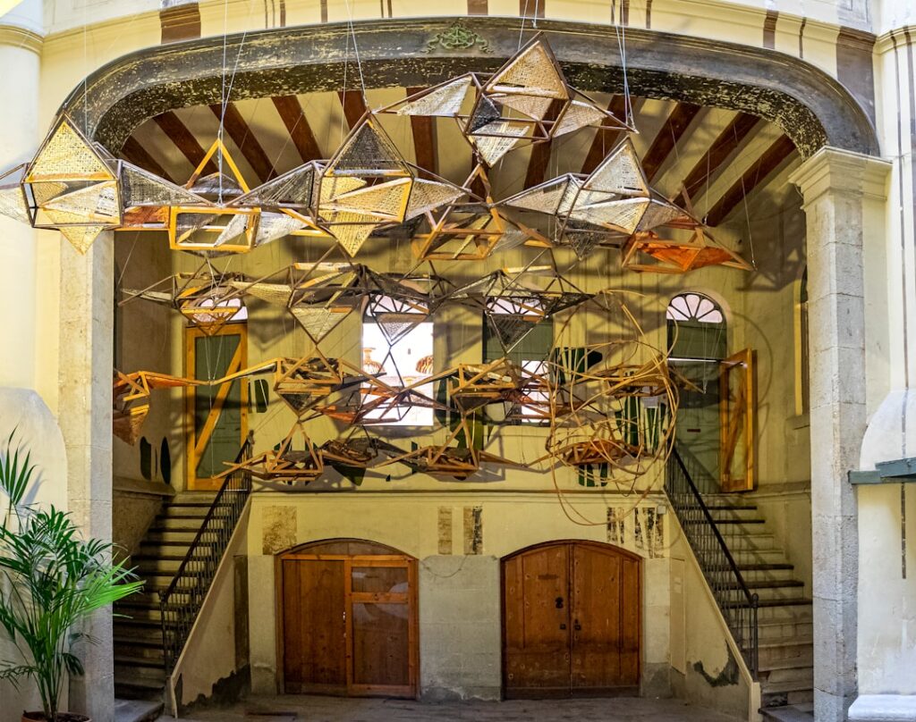 Descubre El Significado De Las Puertas Rojas: Simbolismo Y Tradiciones ...